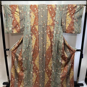 Vintage Japanese Silk Kimono - Beautiful Pattern - Etsy