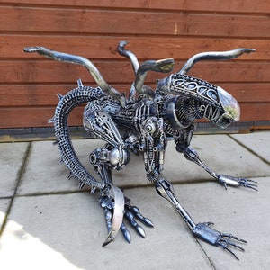Alien Creeping Coffee Table Alien Vs Predator Sci-fi Handmade Recycled ...