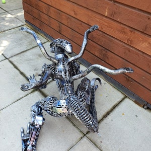 Alien Creeping Coffee Table Alien Vs Predator Sci-fi Handmade Recycled ...