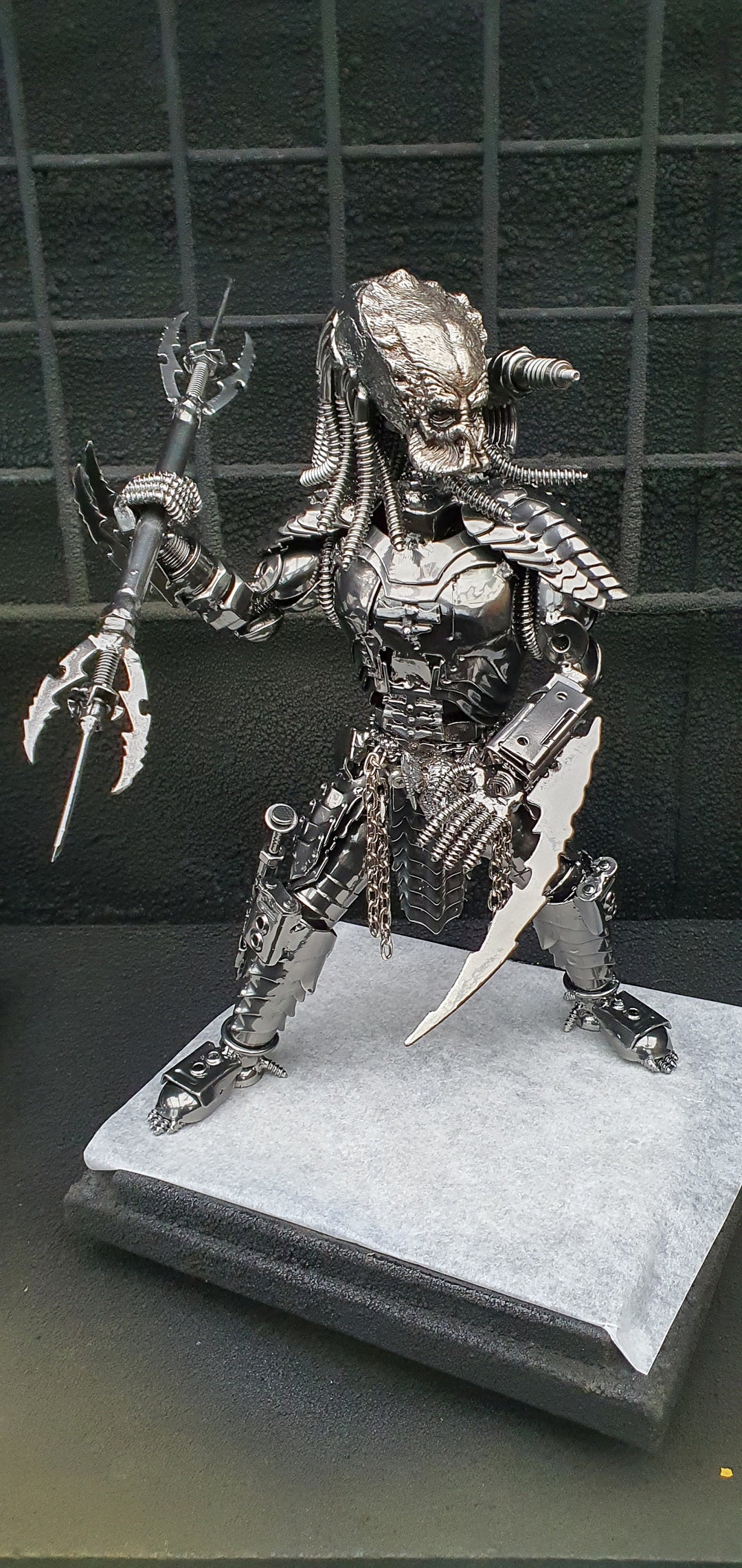 Inspired By: Predator 40cm MAPPRED40 Alien Vs Predator Metal Art ...