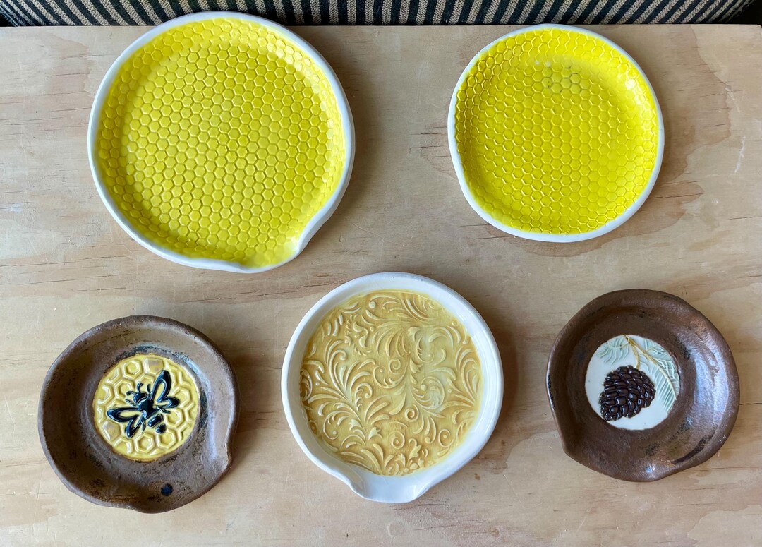 Adorable Bee and Honeycomb Themed Spoon Rests From Grammy's Divine ...