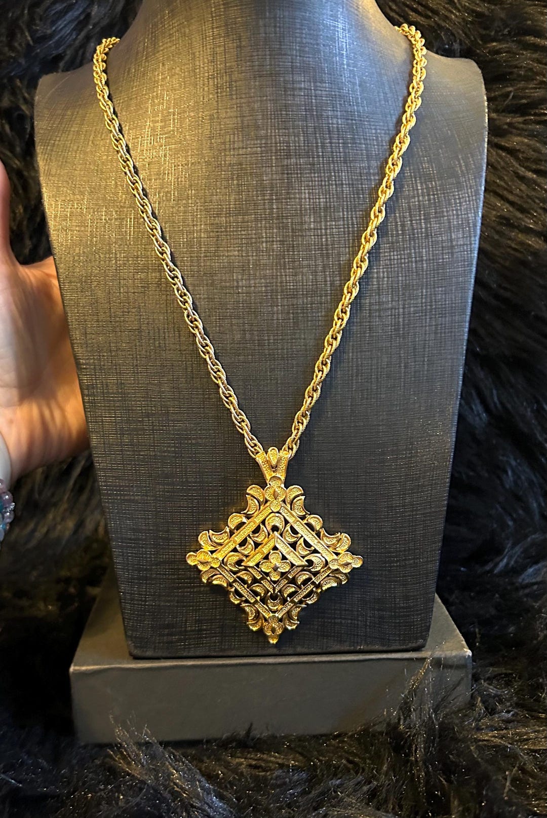1960s Vintage Crown Trifari L’orient Collection, Yellow Gold Plated ...