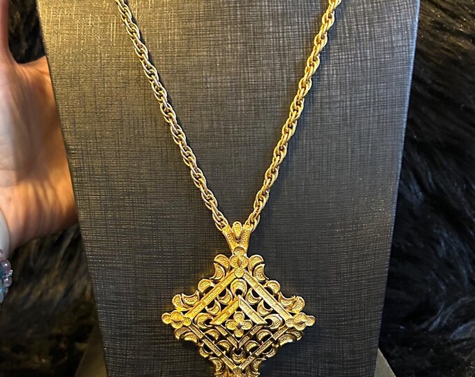1960s Vintage Crown Trifari L’orient Collection, Yellow Gold Plated ...