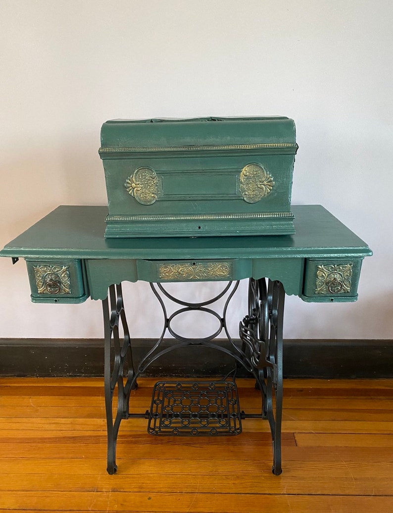 Vintage 1930s Wannamaker Eccentric Sewing Machine With Original Table ...