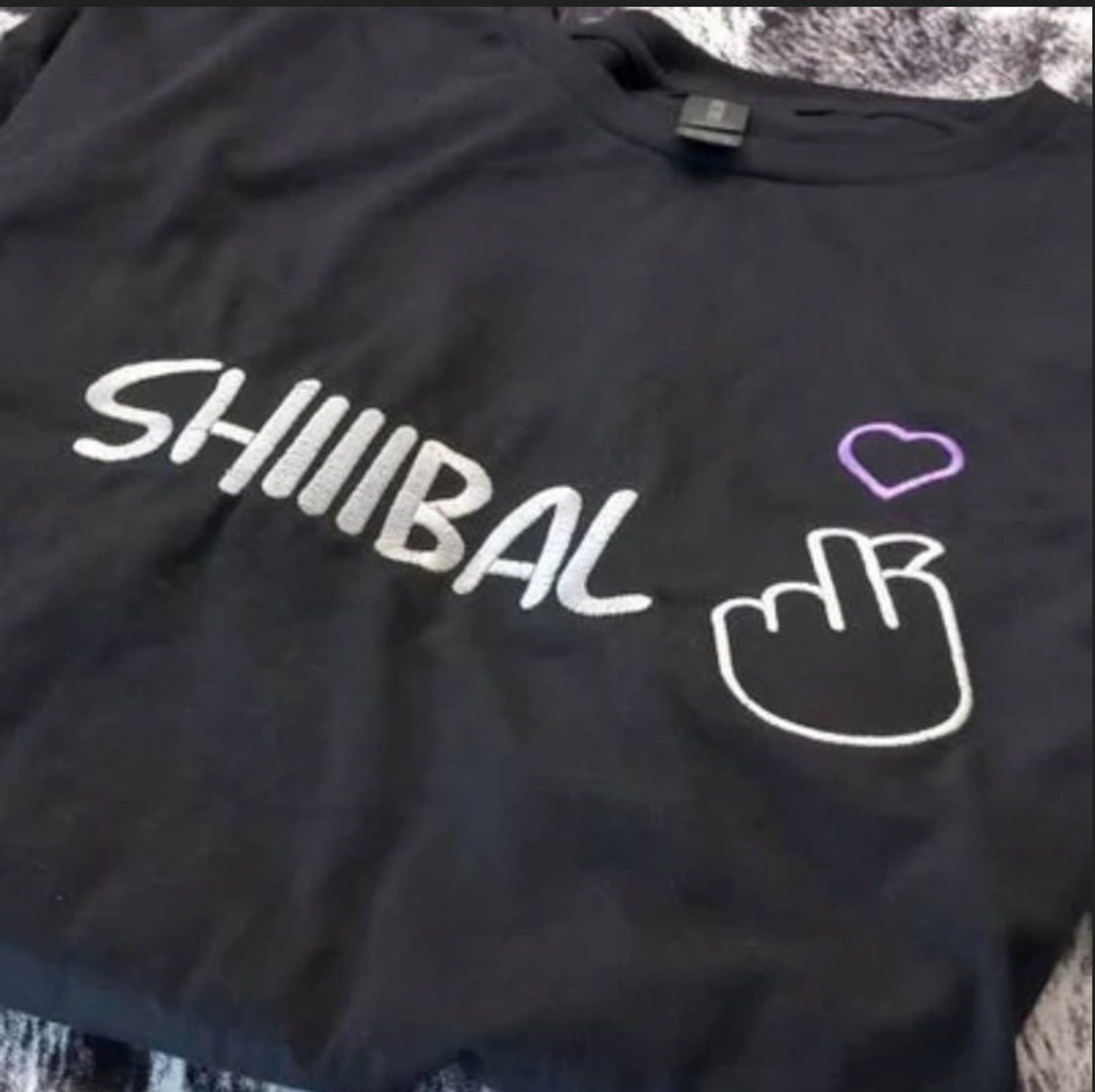 Embroidered Shibal in English MIDDLE Flnger Heart Tee: Kpop D-day T ...