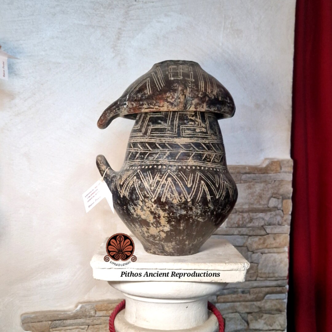 Reproduction of Villanovan Urn, Biconical Impasto Vase. Replica Made ...