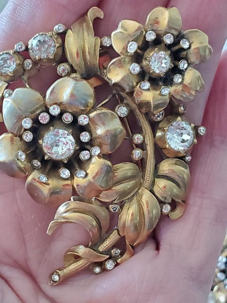 1939 Trifari Flower Trembler Parure, of Bracelet, Brooch, Earrings and ...