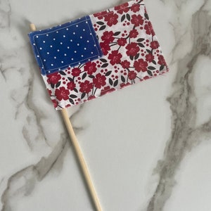 3 Small Flags, USA Fabric Flag Set, Patriotic Tiered Tray, Plant Pokes ...