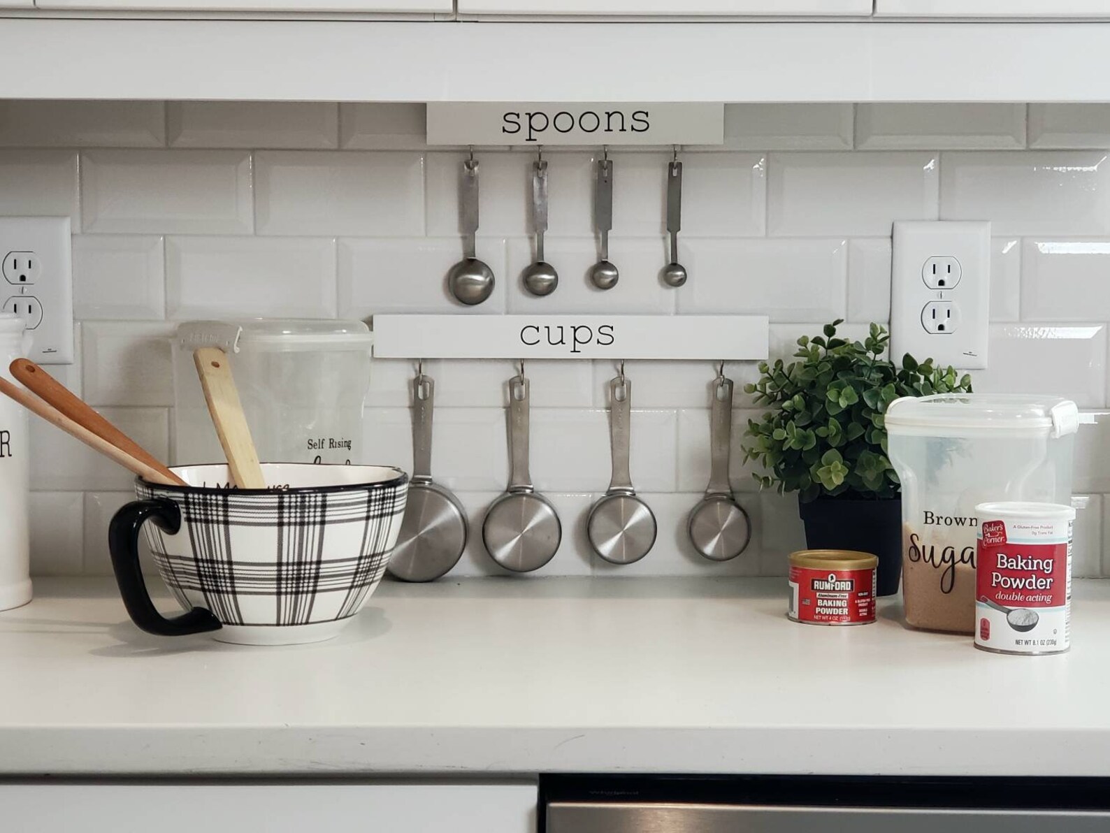 Three Piece Set Measuring Cupspoon and Oven Mitt Holder Set - Etsy