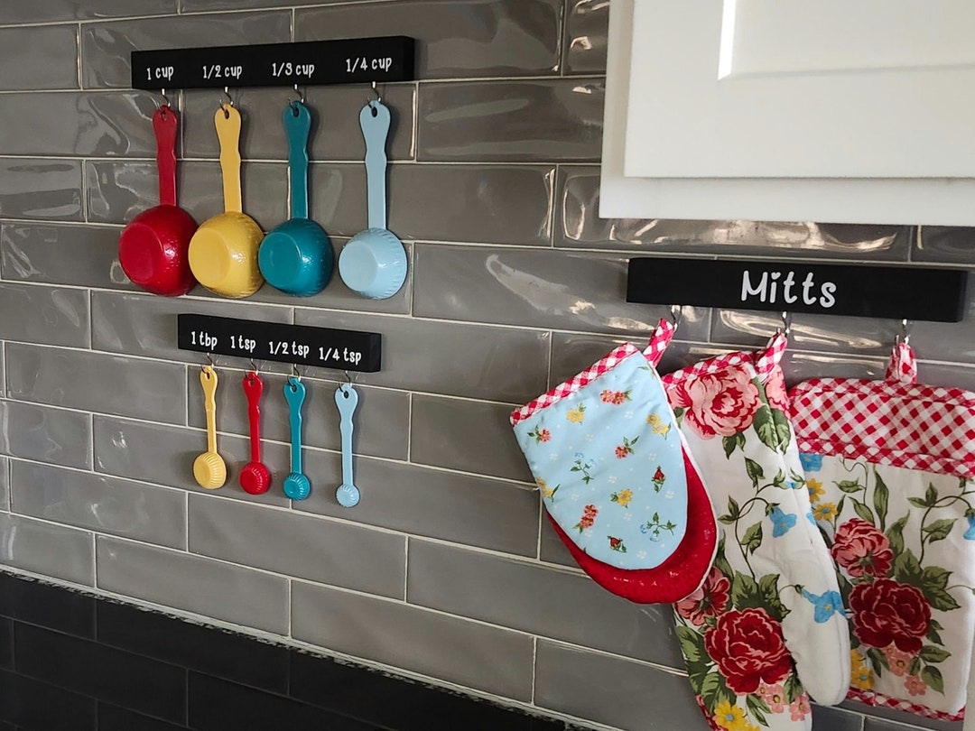 Measuring Cups, Spoons, Mitt and Apron Holders / Four Pieces Set ...