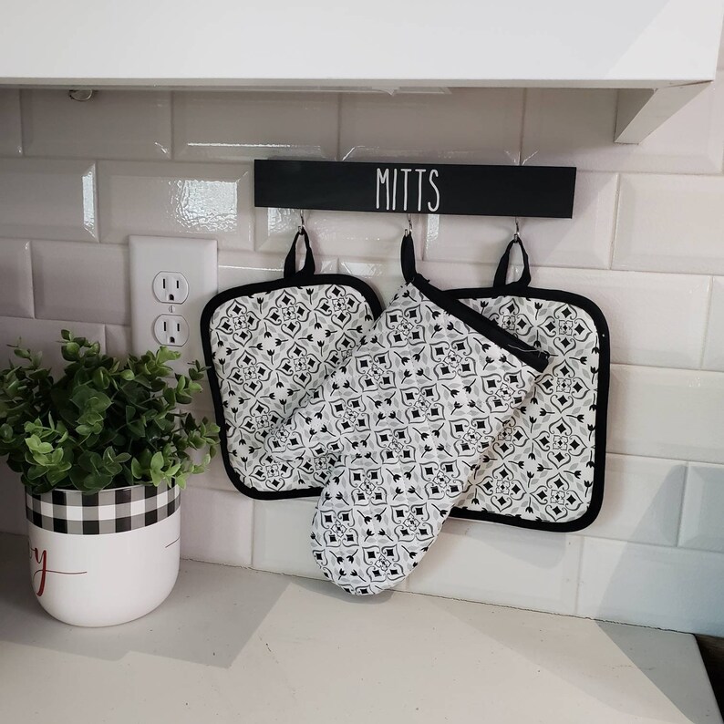 Mothers Day, Oven Mitt Holder, Pot Holder Hanger, Kitchen Decor ...
