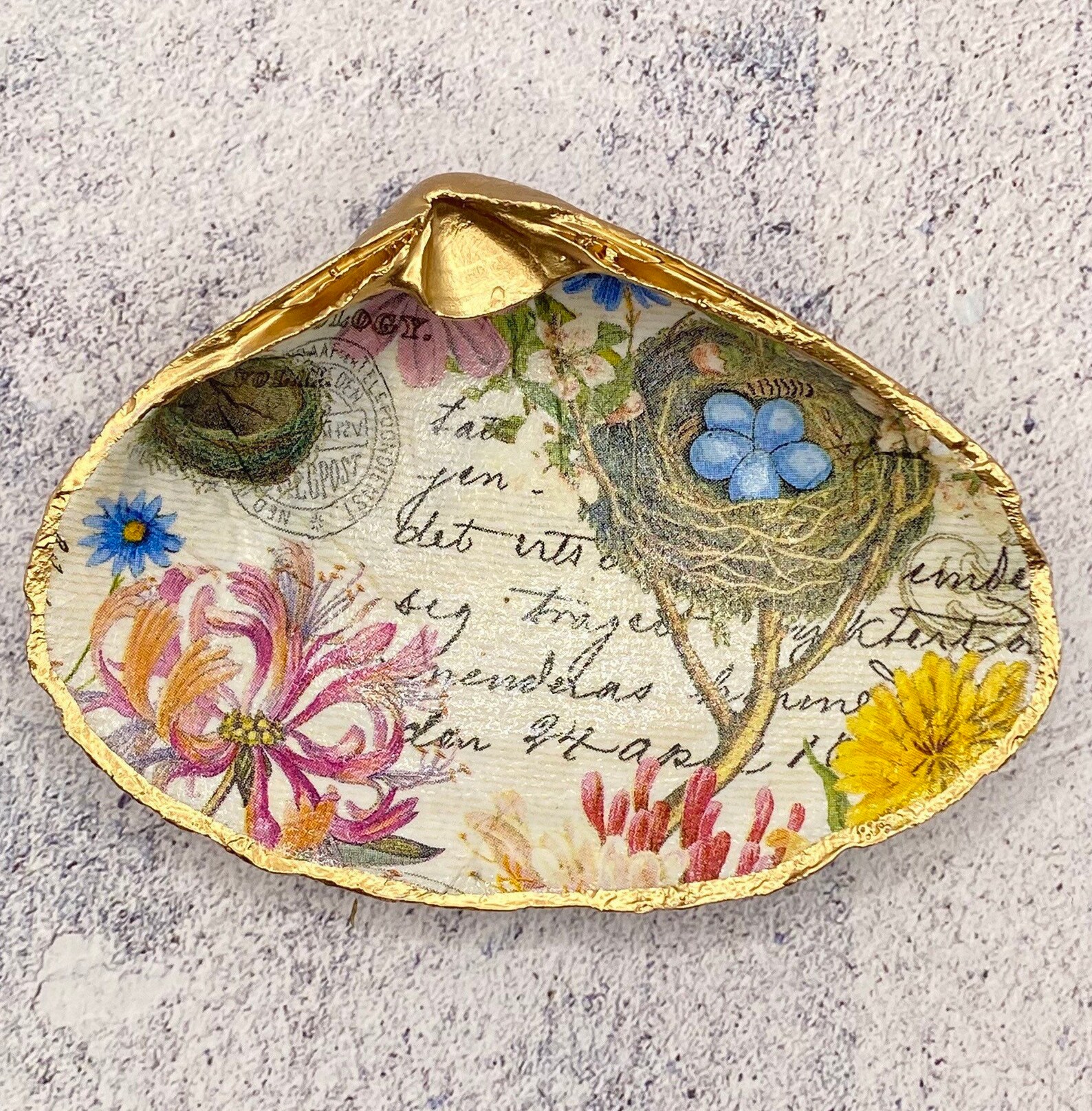 Mermaid Decor, Decoupage Shell Art, Decoupage Shells, Spring Garden ...