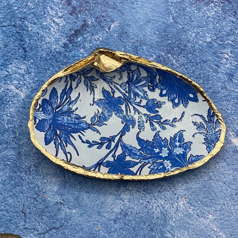 Decoupage Shell Art Decor, Damask , Blue and White Beach Decor, Clam ...