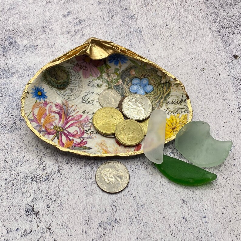 Mermaid Decor, Decoupage Shell Art, Decoupage Shells, Spring Garden ...