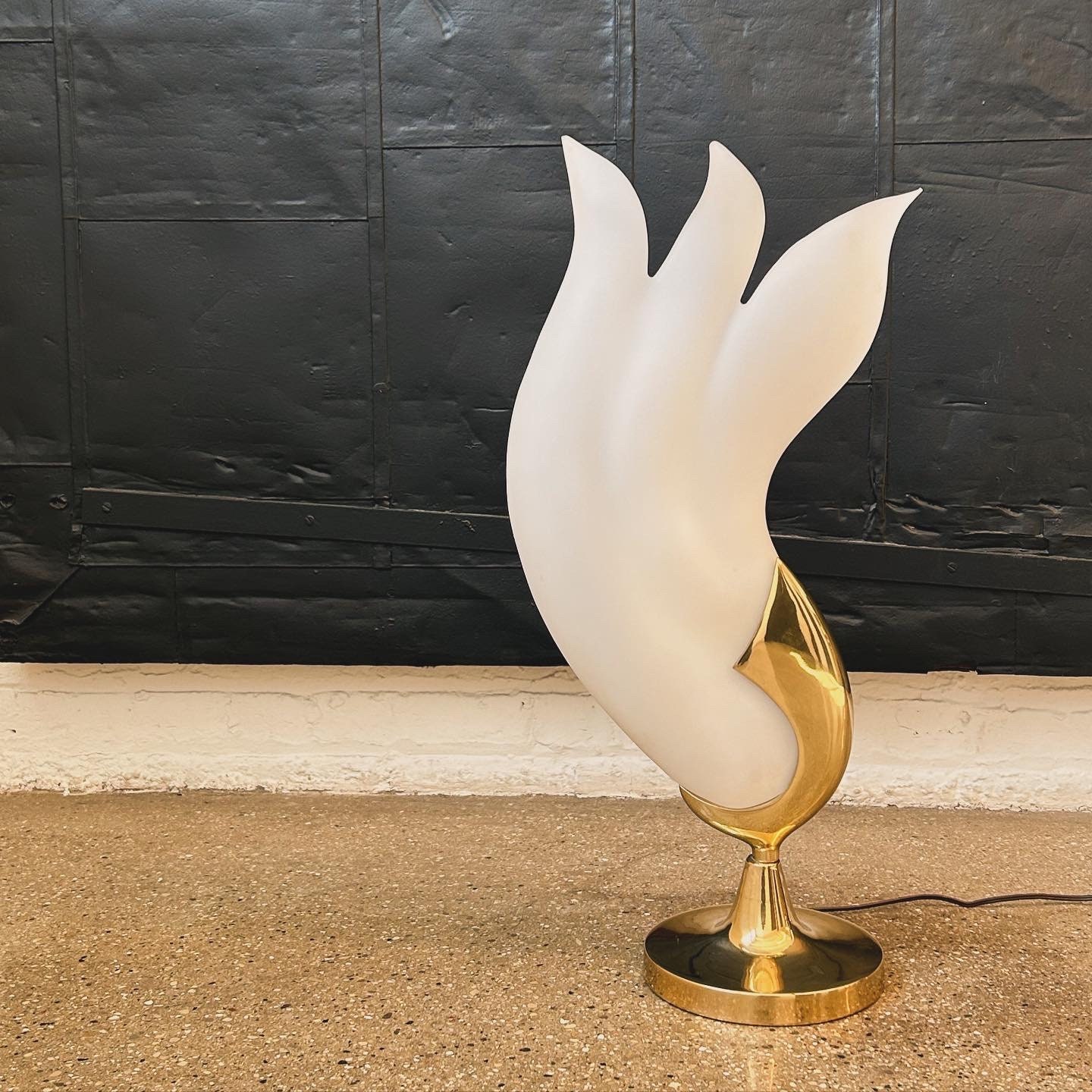 Vintage 1980s Post Modern Acrylic / Brass Bloom Sculpture Table Lamp by ...