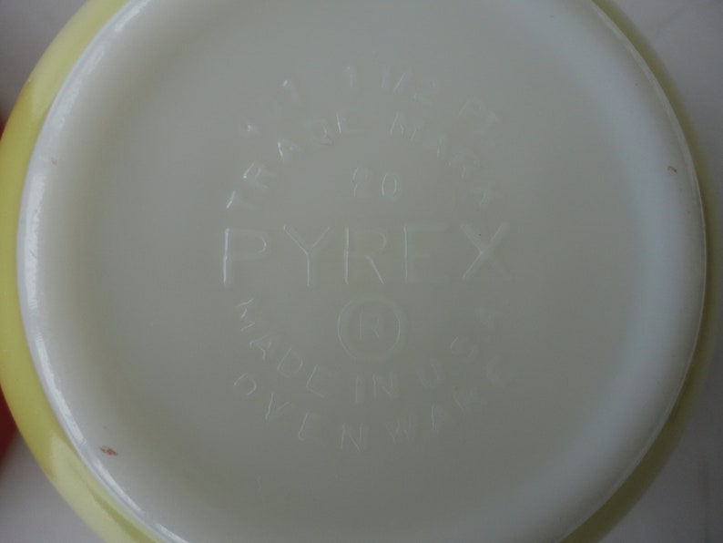 Vintage Pyrex Mixing Bowls: Red 402 & Yellow 401, USA Made - Etsy