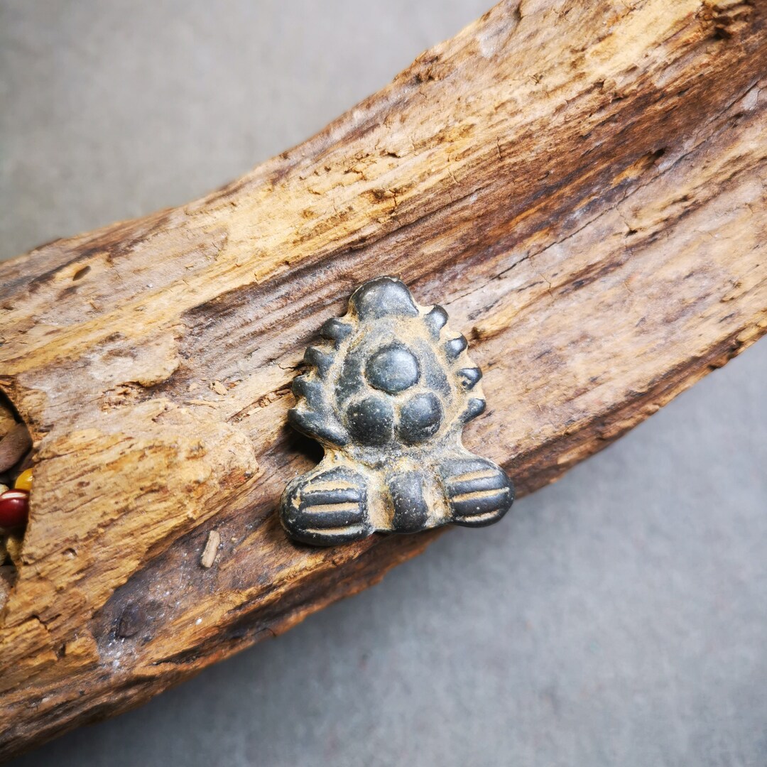 Gandhanra Antique Tibetan Buddhist Amulet Badge,triratna,mani Jewel ...