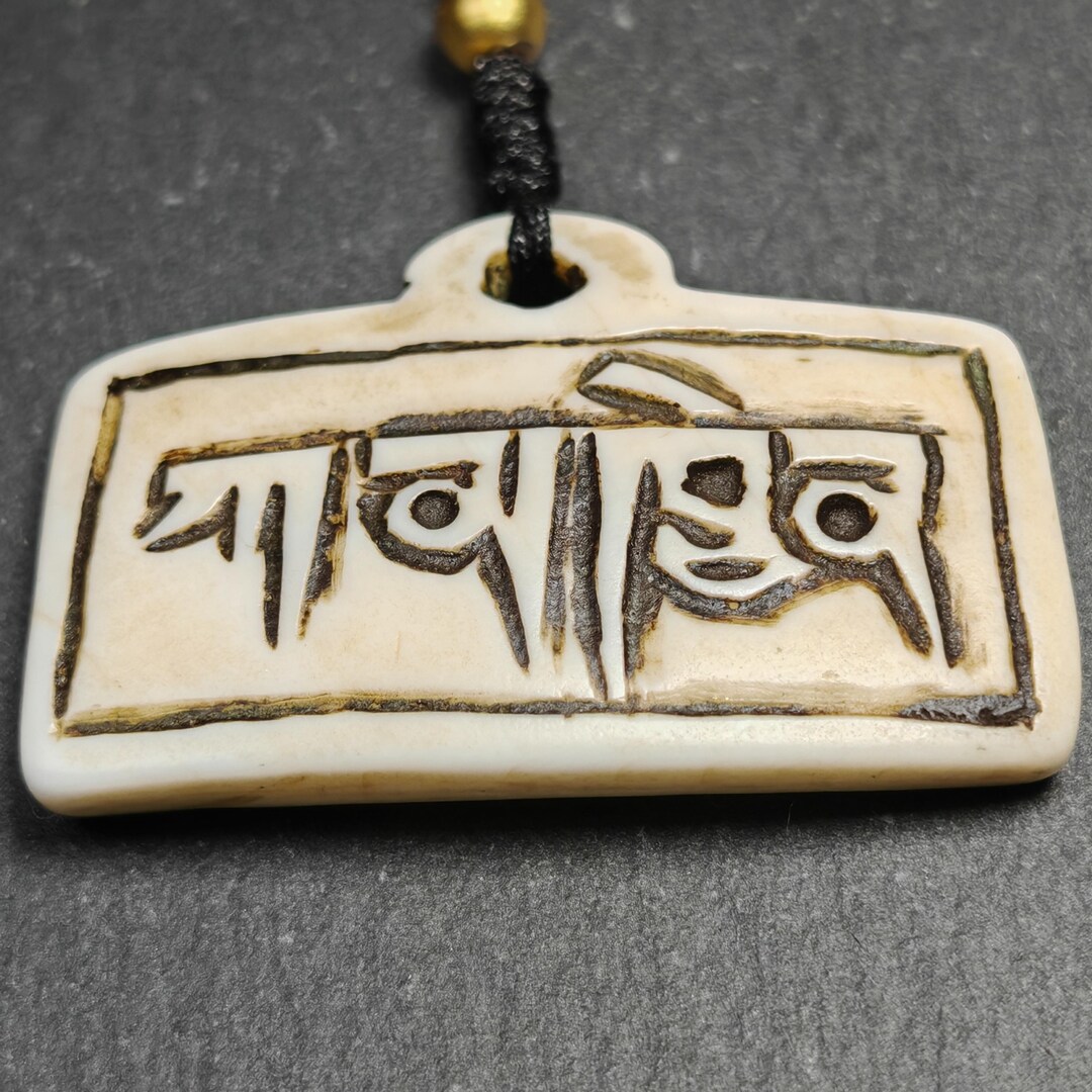 Old Shell Carved Amulet Badge With Tibetan Letters Karmapa***, Gandenla ...
