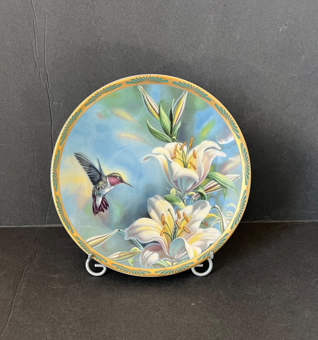 Art Deco Style Ruby-throated Hummingbird and Lilies 6.5" Wall ...