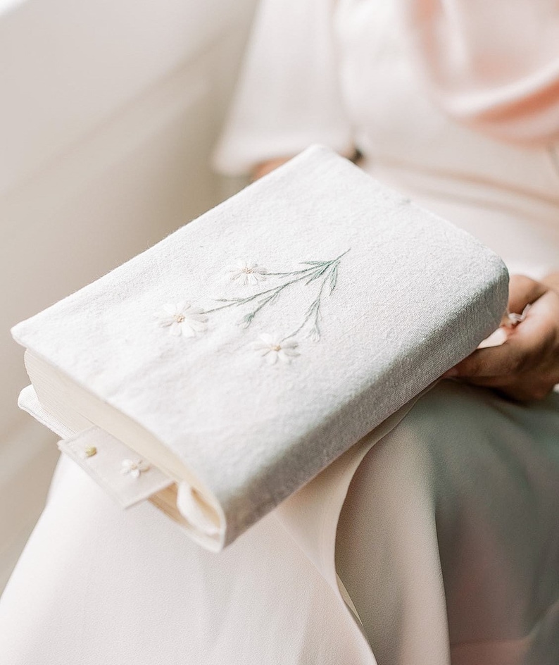 Vintage Linen Embroidered Book Cover - Daisy - Etsy