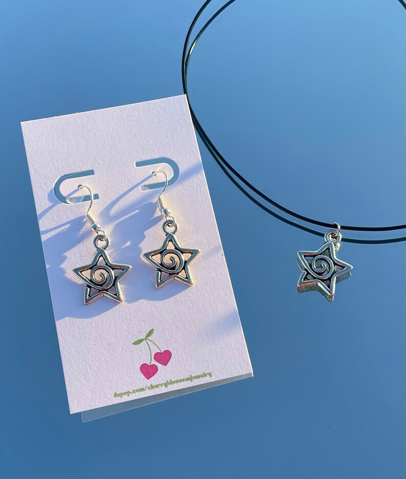 Swirly Star 90s Choker - Etsy