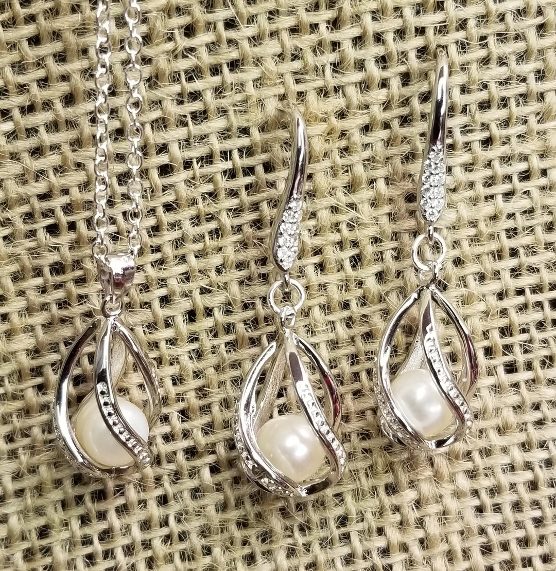Cultured Freshwater Pearl in Cage Pendant & Earring Set With Pearl ...