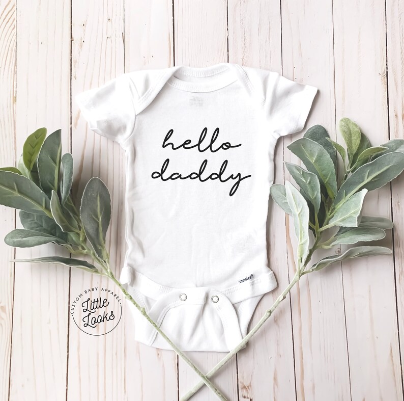 Hello Daddy Bodysuit / Baby Announcement to Husband / Baby - Etsy