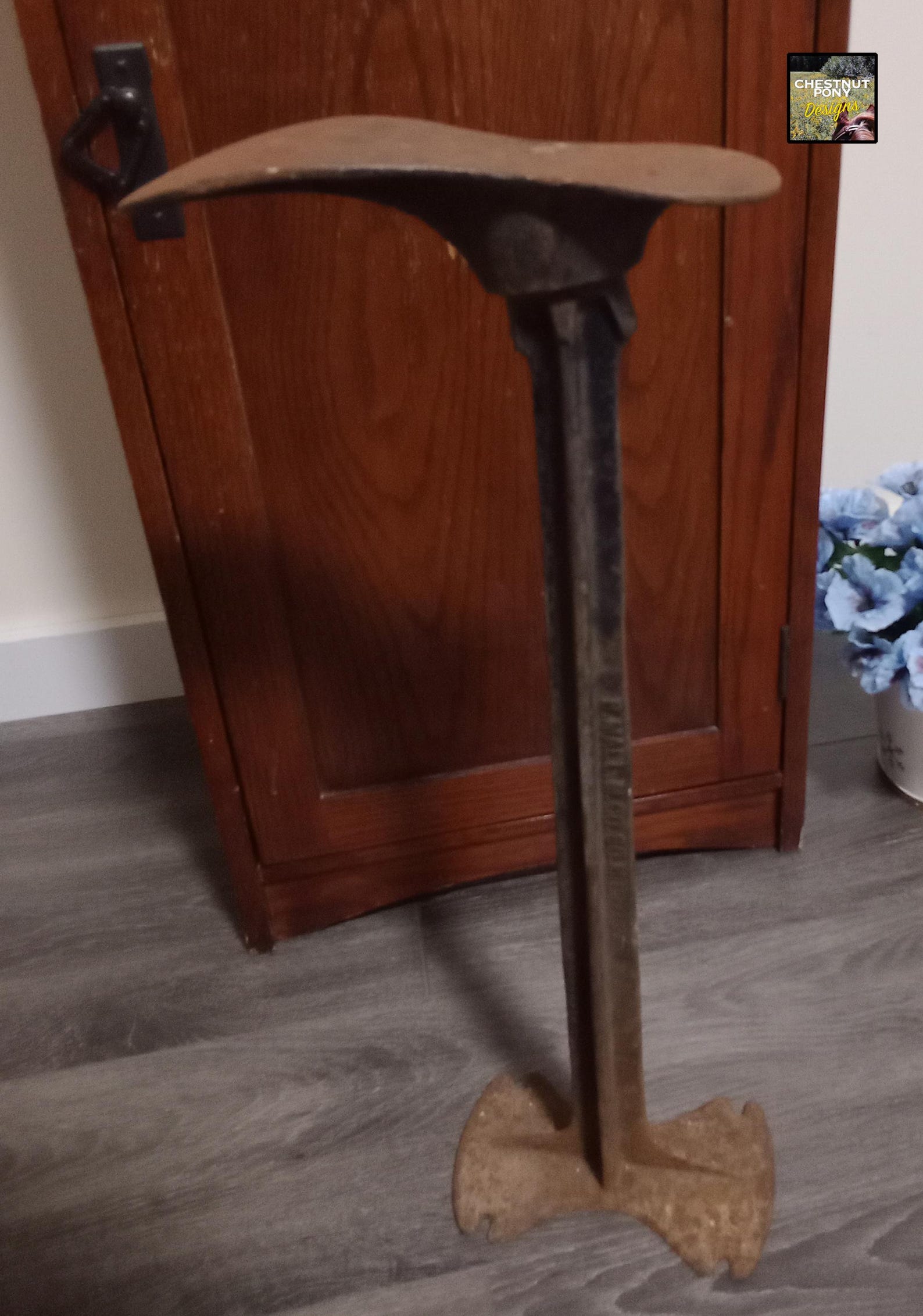 Vintage Cobblers Shoe Form & Stand, Malleable — Antique Rustic Decor ...