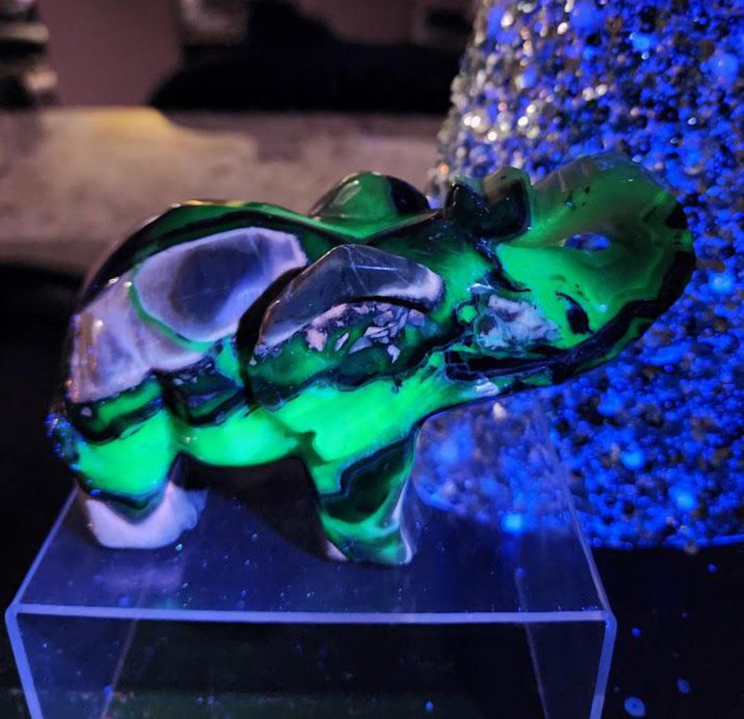 Rare Volcano Agate Elephant With Strong UV/ UV Reactive / Crystals ...