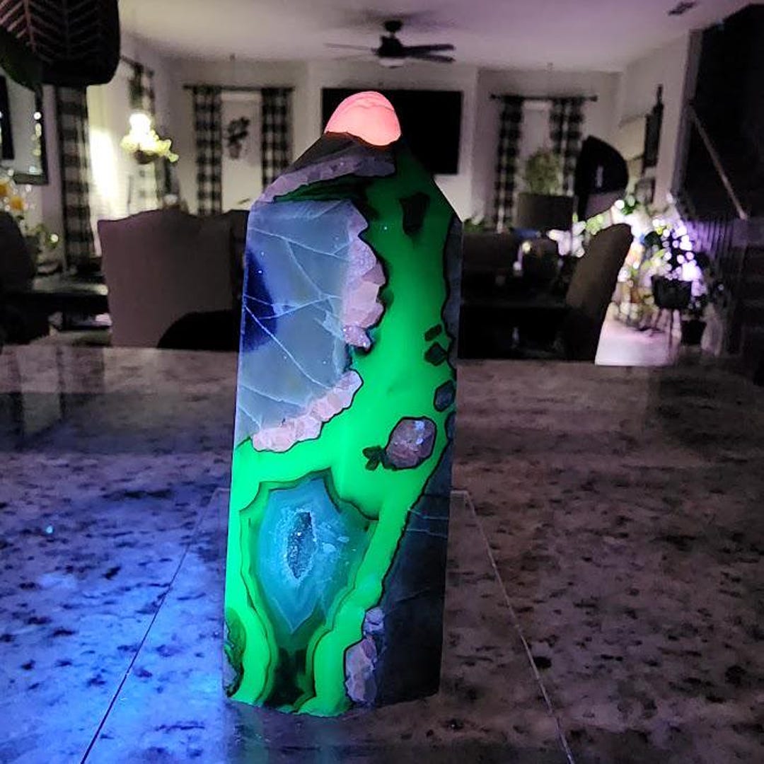 Rare VOLCANO AGATE Tower With Pink UV Reaction/ Uv Reactive / Crystals ...