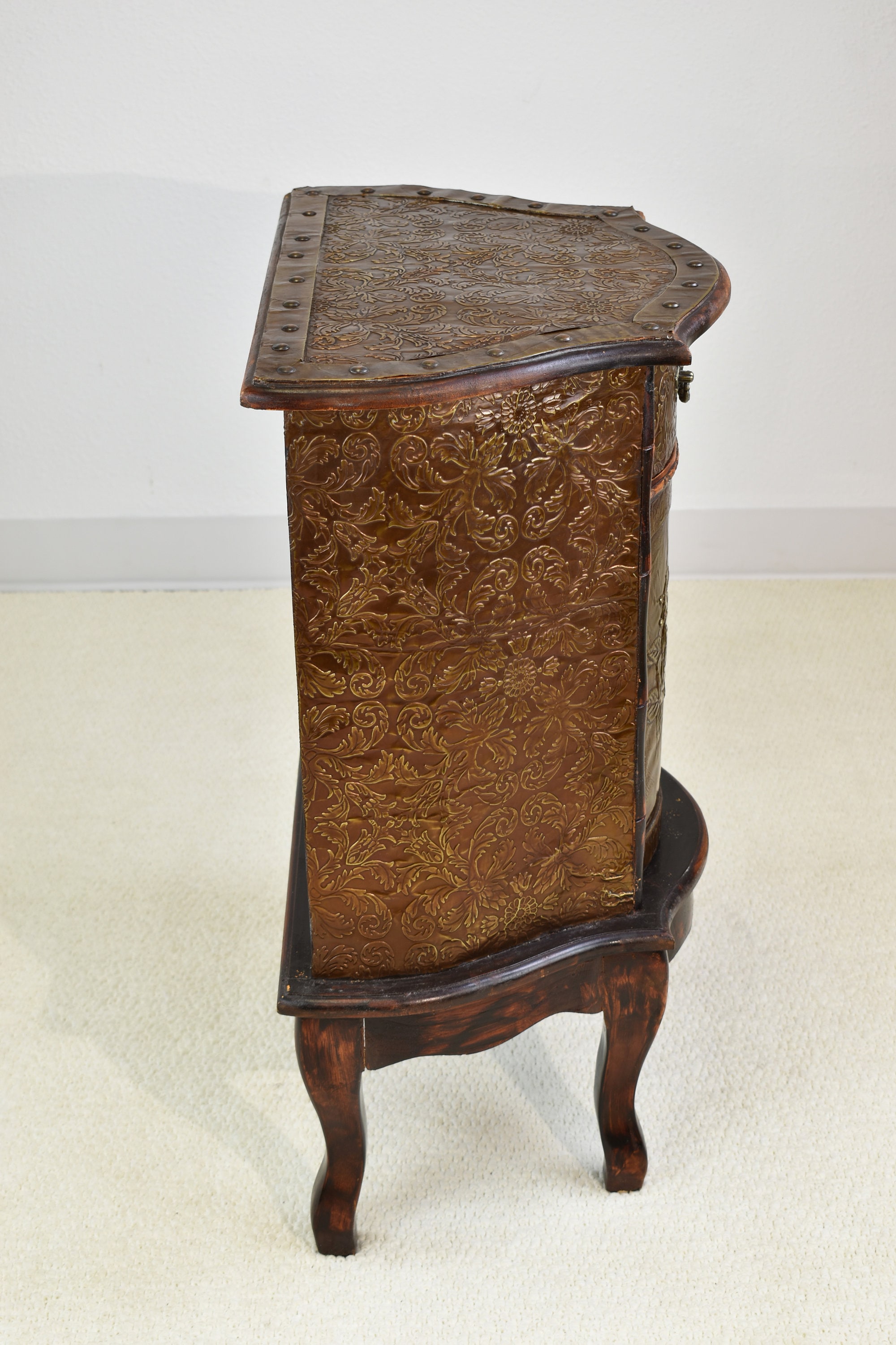 Traditional Color Flora Embossed Metal Accent Small Table With ...