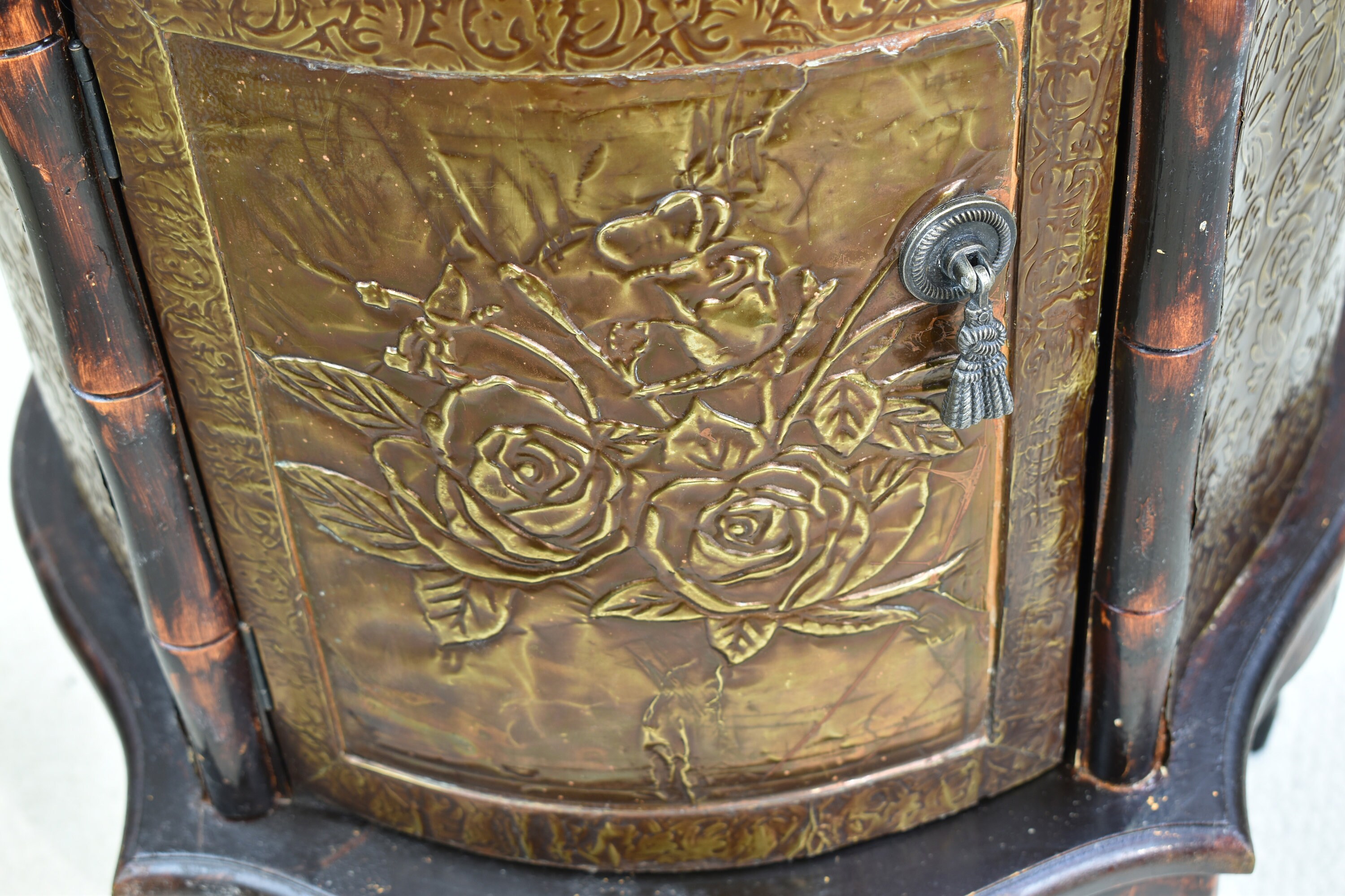 Traditional Color Flora Embossed Metal Accent Small Table With ...