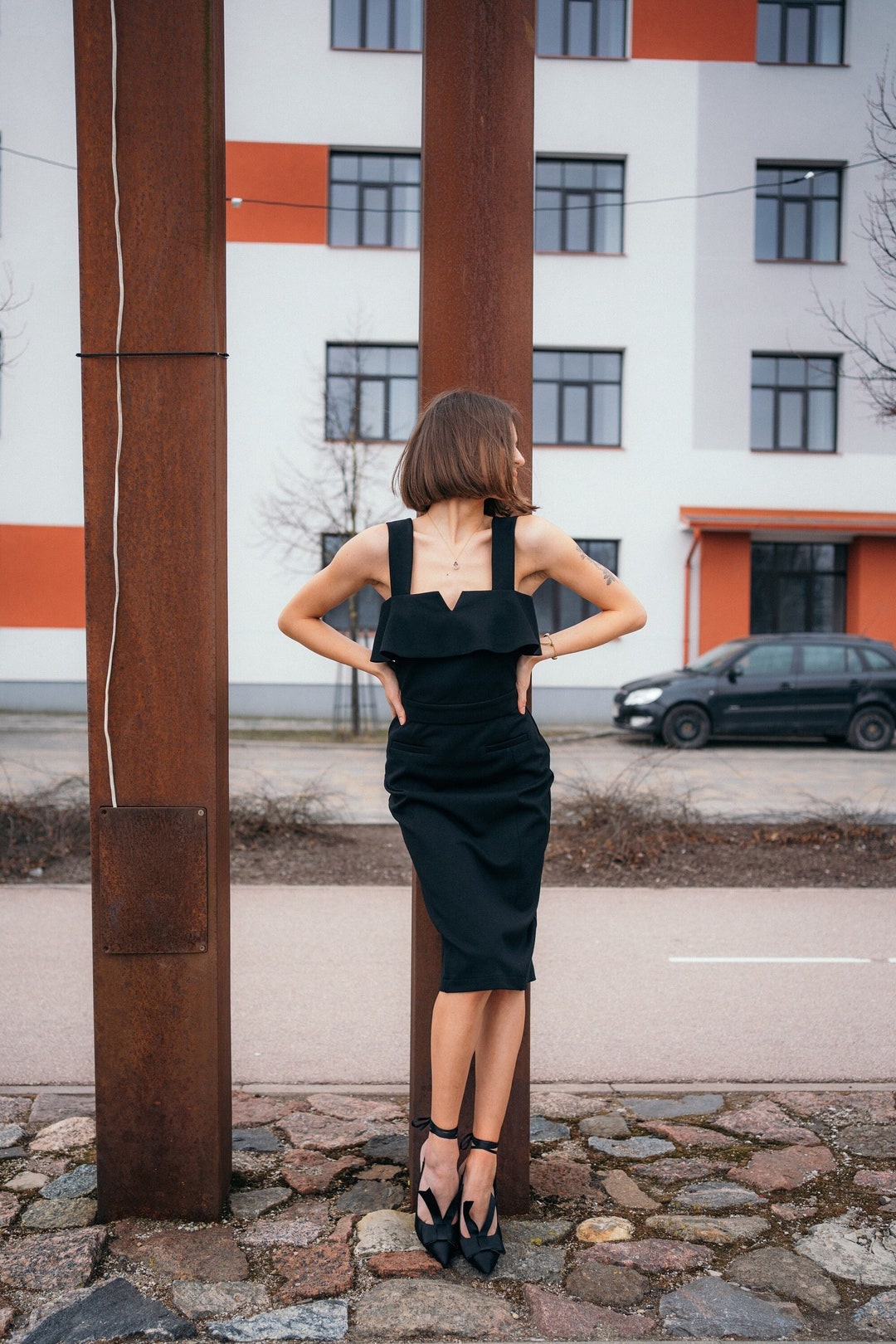 A Two-piece Dress That Transforms Into a Ruffled Top and a Pencil Skirt ...