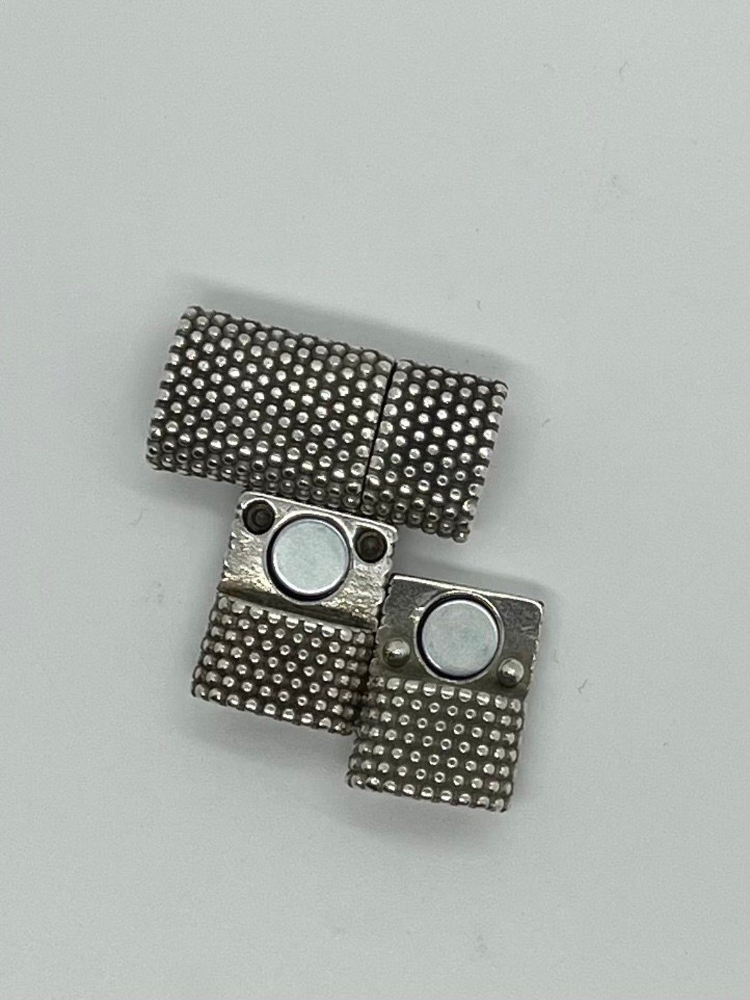 Low Profile Oval Dotted Magnetic Clasps - Antique Silver - CL176AS ...