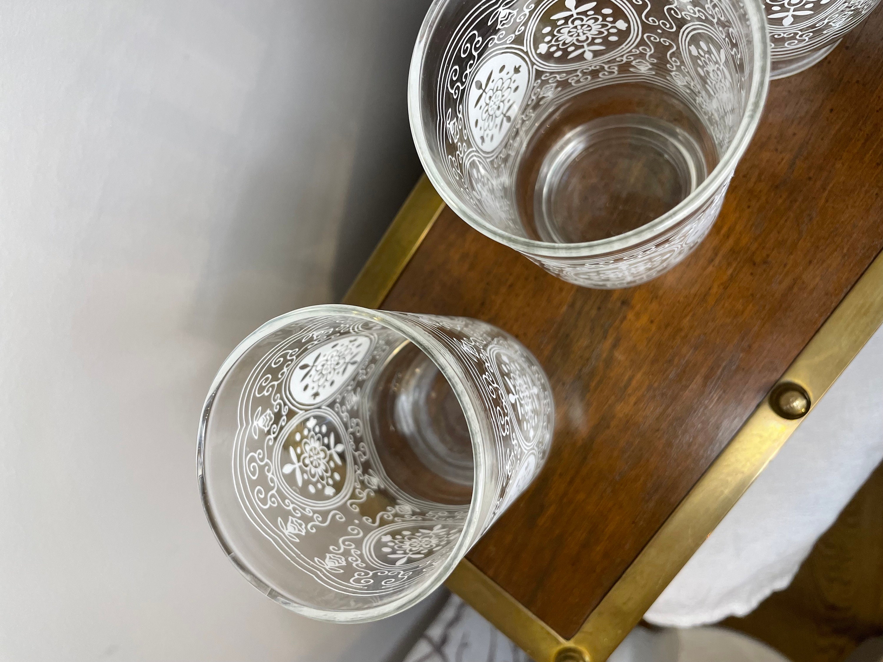 Vintage Lace Detailed Footed Drinking Glasses White Floral Design Bar ...