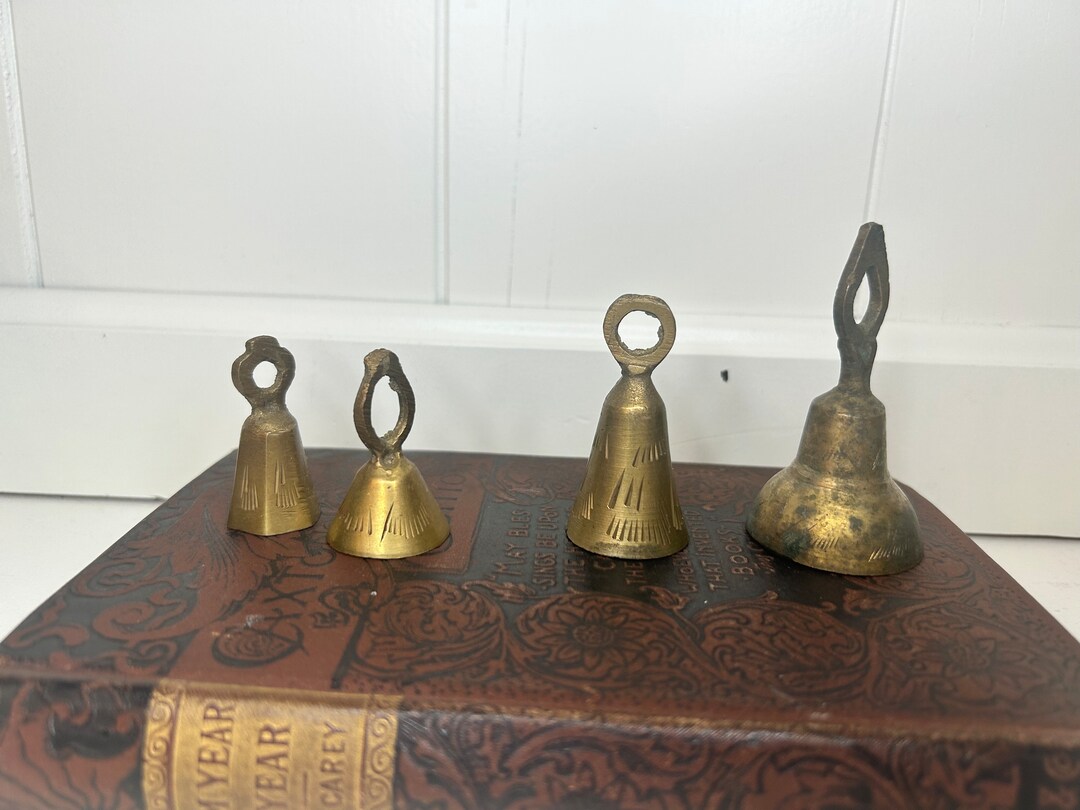 Vintage Brass Bell Set Small Christmas Rustic Bells Vintage Christmas ...