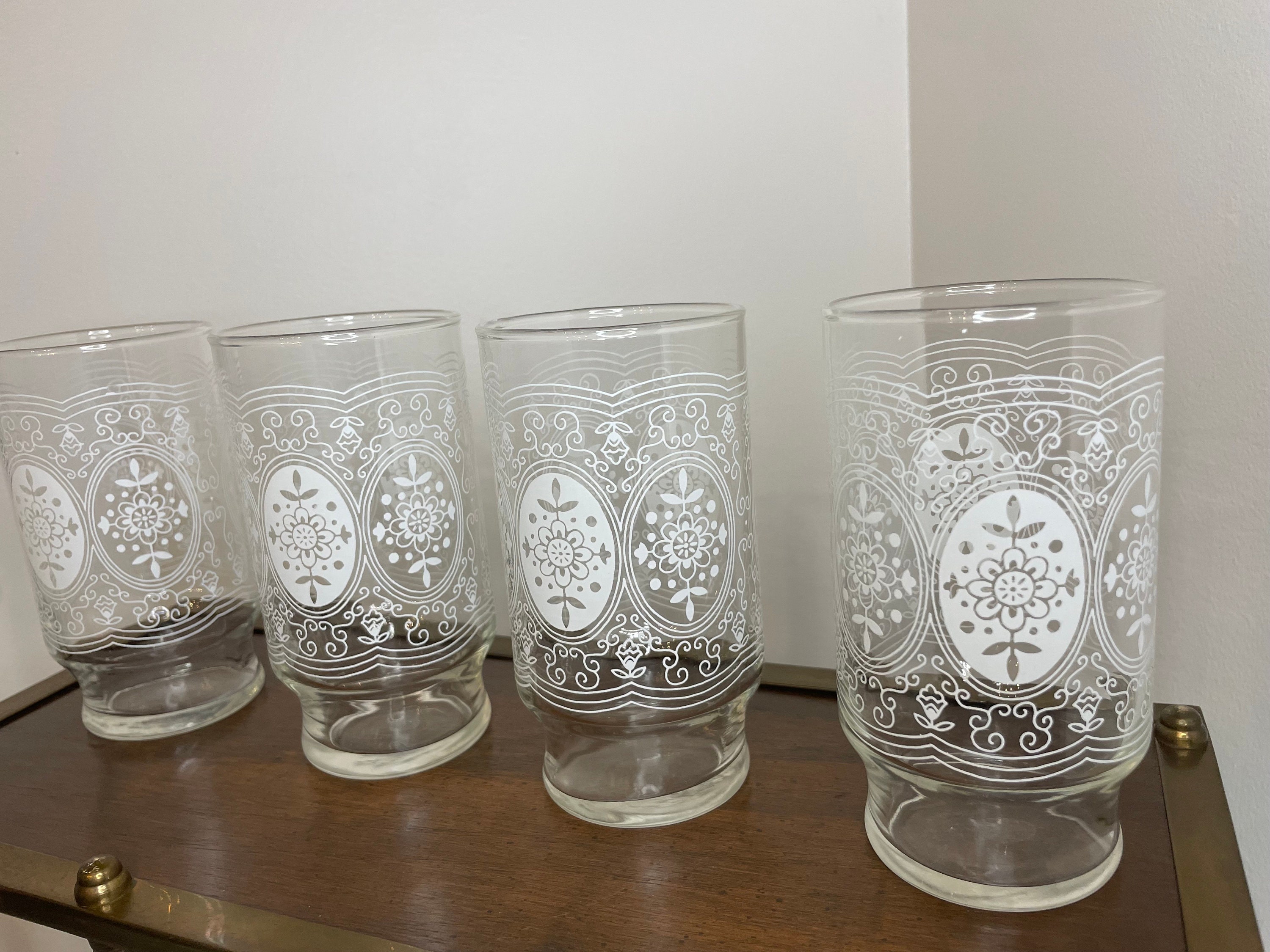 Vintage Lace Detailed Footed Drinking Glasses White Floral Design Bar ...
