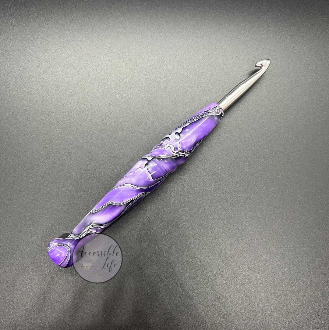 6.0mm Ergonomic Crochet Hook Purple and Black Ergonomic Crochet Hook ...