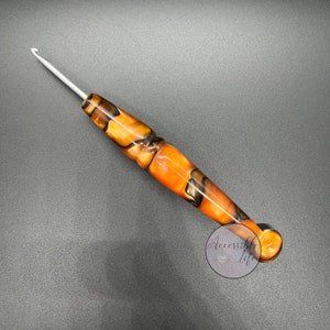 3,25mm Yellow and Black Ergonomic Crochet Hook Hand Turned Unique ...
