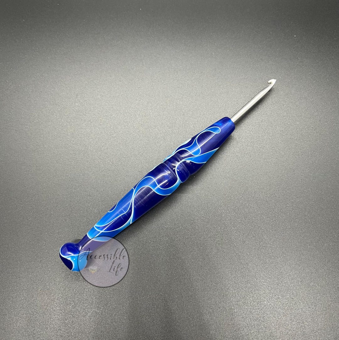 3.5mm Ergonomic Crochet Hook - Blue and White Hand Turned Large Handle ...
