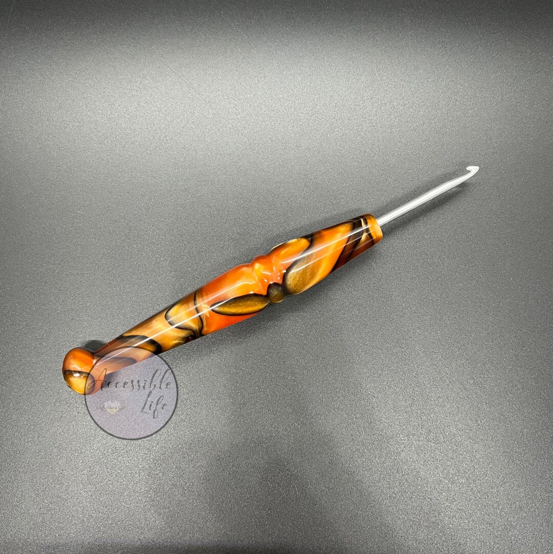 3,25mm Yellow and Black Ergonomic Crochet Hook Hand Turned Unique ...