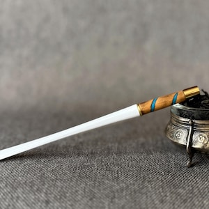 long white cigarette