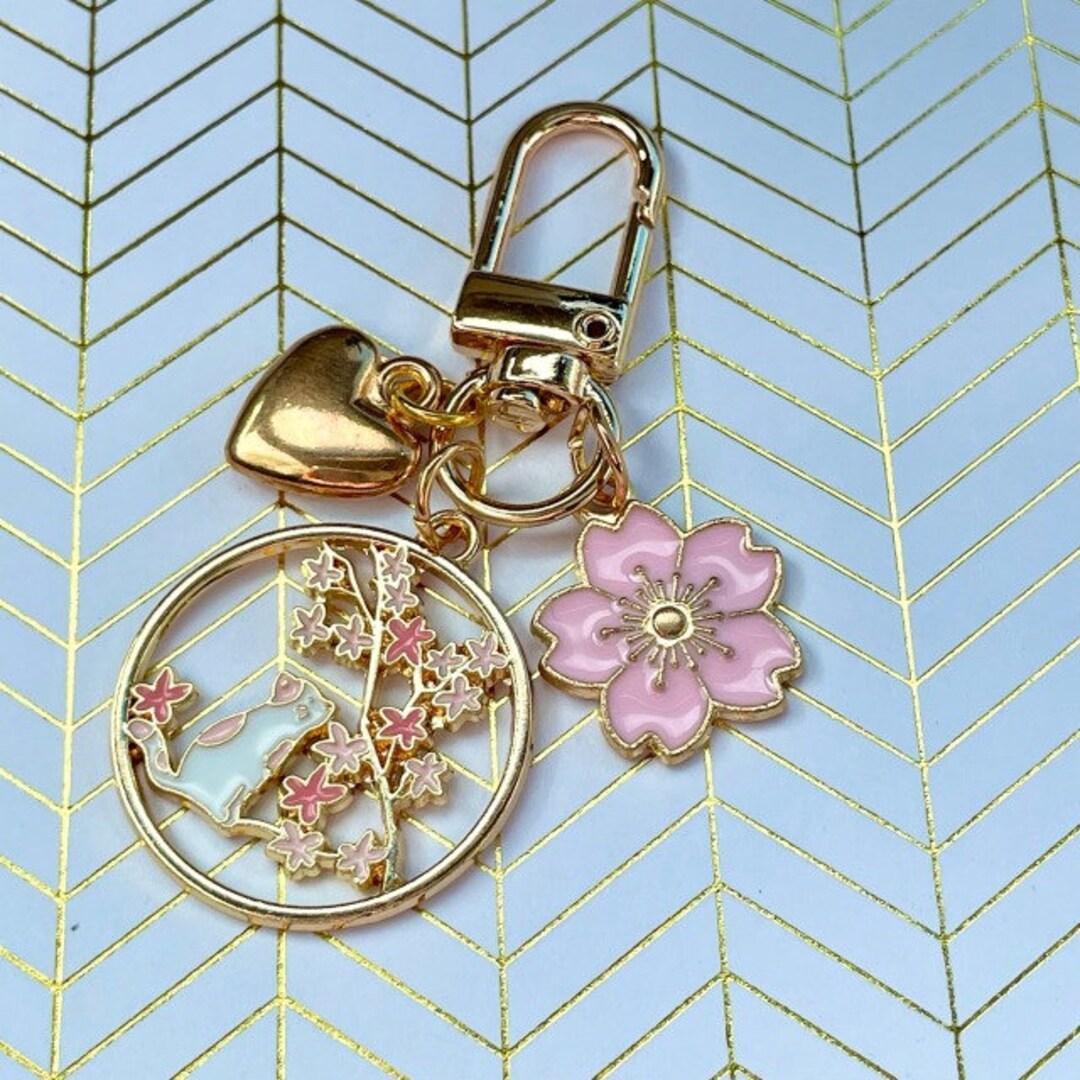 Cute Gold Tone Pink Wisteria With White Cuddly Cat Enamel Keychain With ...
