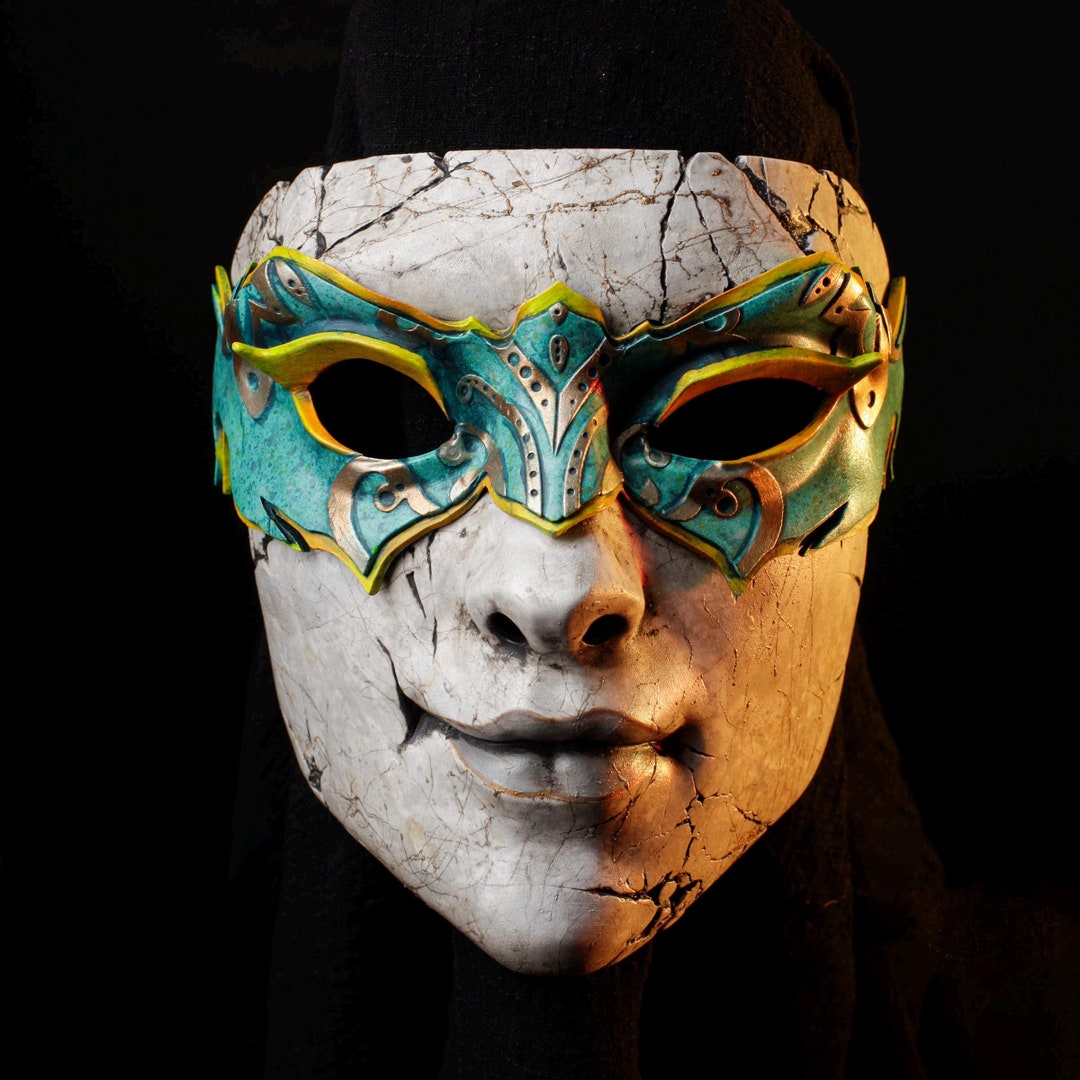 Trickster Jester Mask – Cracked Harlequin Full Face Joker Design ...