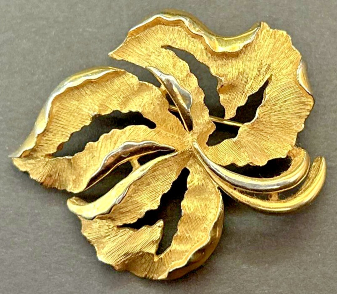 Vintage Signed Trifari Gold Tone Leaf Pin Brooch PB74 - Etsy
