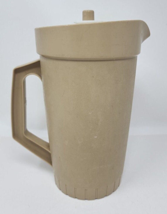 Vintage 800-2 Tupperware Pitcher Almond 2 Qt with pus… - Gem