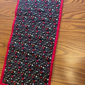 Quilted Present Table Runner, Winter Table Runner - Etsy