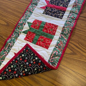 Quilted Present Table Runner, Winter Table Runner - Etsy