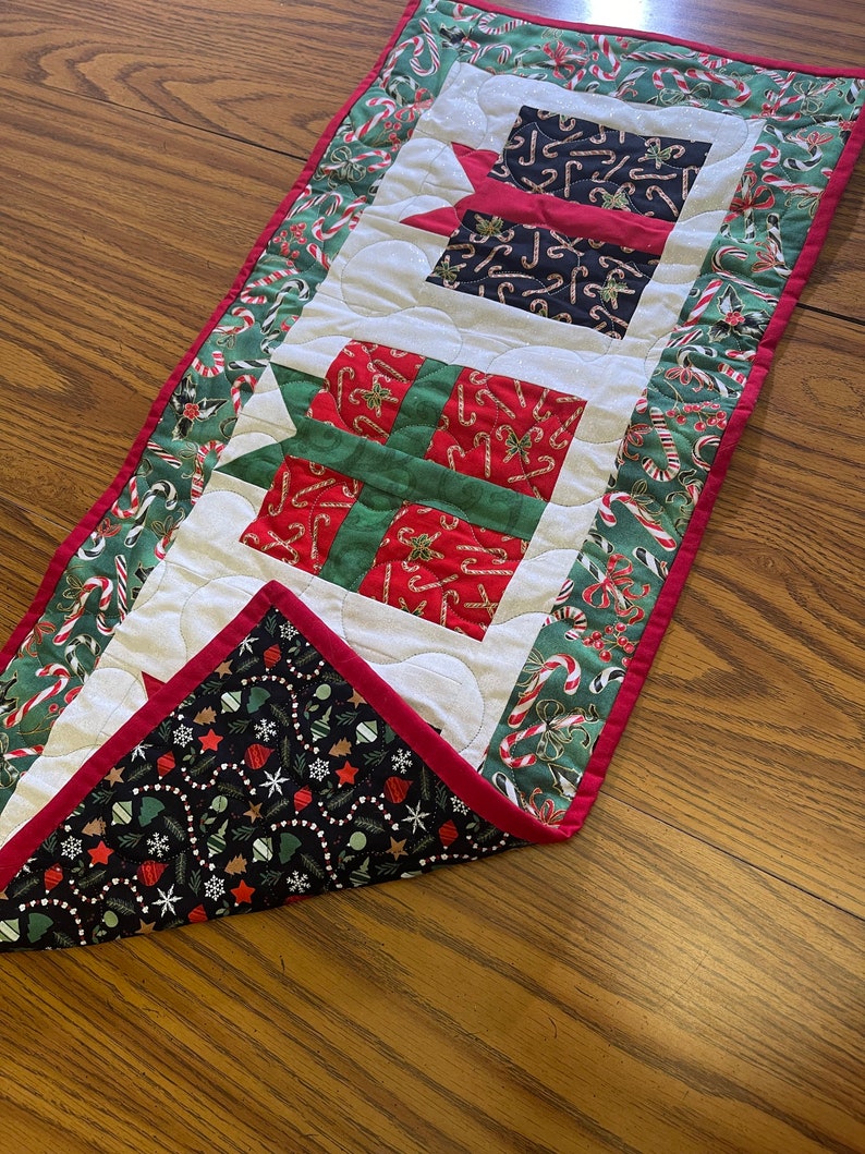 Quilted Present Table Runner, Winter Table Runner - Etsy