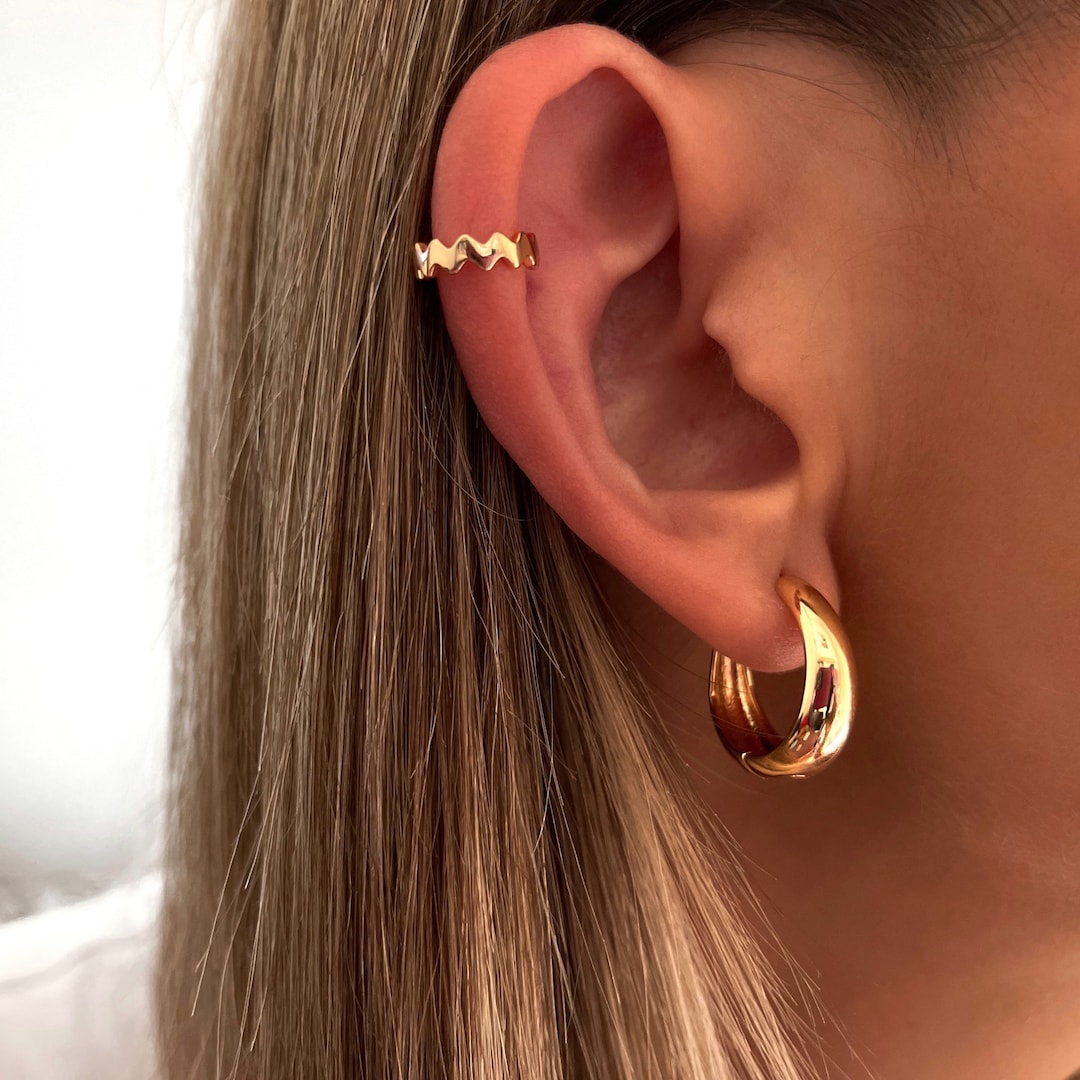 Round Hoop Thick Earring, Basic Statement Earrings, Round Gold Huggie ...
